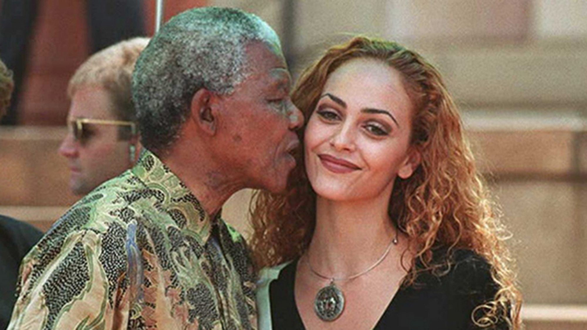 כשלסטייל היה סטייל: נלסון מנדלה נושק למירי בוהדנה